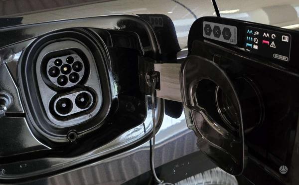 Black Skoda Enyaq 2023 in Siauliai, with an engine capacity of 0.00 L and mileage of 100 thousand km for 29800 €, photo 9 on AUTOMOTO.COM.LV