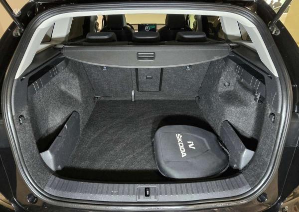 Black Skoda Enyaq 2023 in Siauliai, with an engine capacity of 0.00 L and mileage of 100 thousand km for 29800 €, photo 10 on AUTOMOTO.COM.LV