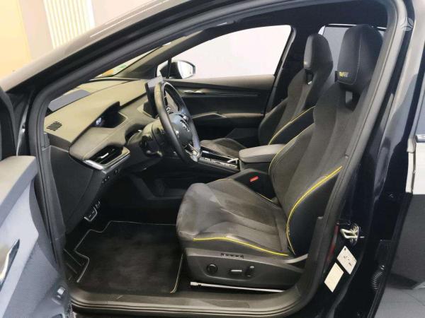 Melns Skoda Enyaq 2023 Viļņa, ar dzinēja tilpumu 0.00 L un nobraukumu 101 tūkst. km par 33900 €, foto 10 vietnē AUTOMOTO.COM.LV