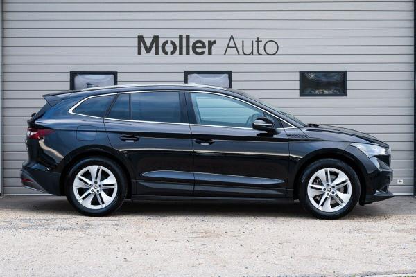 Black Skoda Enyaq 2022 in Jelgava, with an engine capacity of 0.90 L and mileage of 82 thousand km for 28250 €, photo 6 on AUTOMOTO.COM.LV
