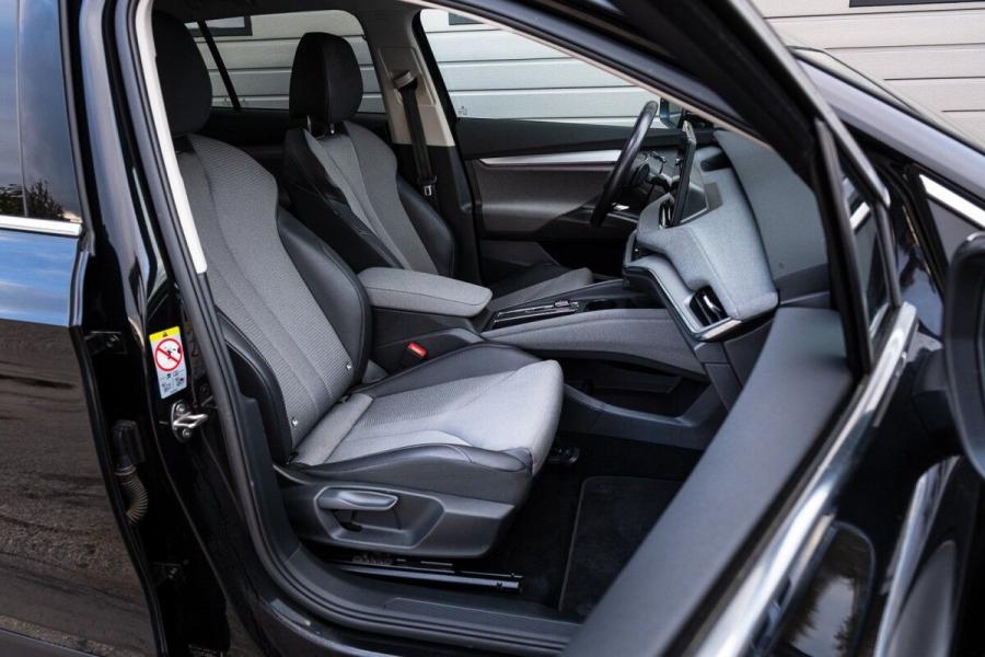 Black Skoda Enyaq 2022 in Jelgava, with an engine capacity of 0.90 L and mileage of 82 thousand km for 28250 €, photo 7 on AUTOMOTO.COM.LV
