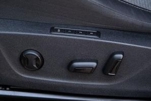 Black Skoda Enyaq 2022 in Jelgava, with an engine capacity of 0.90 L and mileage of 82 thousand km for 28250 €, photo 8 on AUTOMOTO.COM.LV