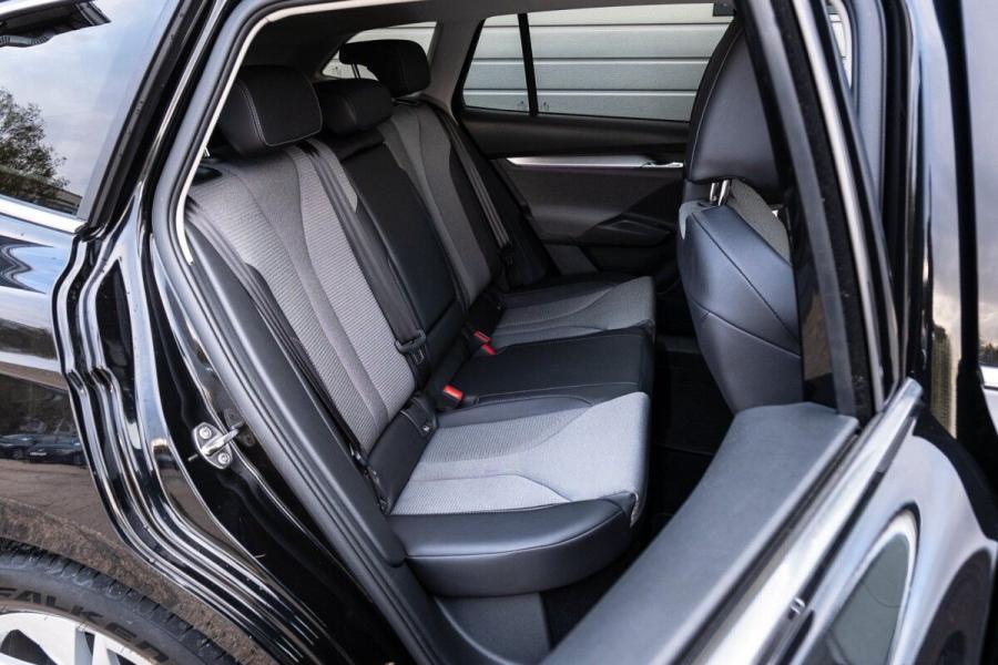 Black Skoda Enyaq 2022 in Jelgava, with an engine capacity of 0.90 L and mileage of 82 thousand km for 28250 €, photo 9 on AUTOMOTO.COM.LV