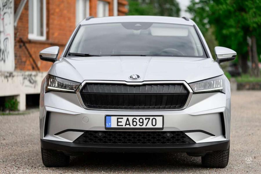 Grey Skoda Enyaq 2021 in Mazeikiai, with an engine capacity of 0.00 L and mileage of 103 thousand km for 18000 €, photo 4 on AUTOMOTO.COM.LV
