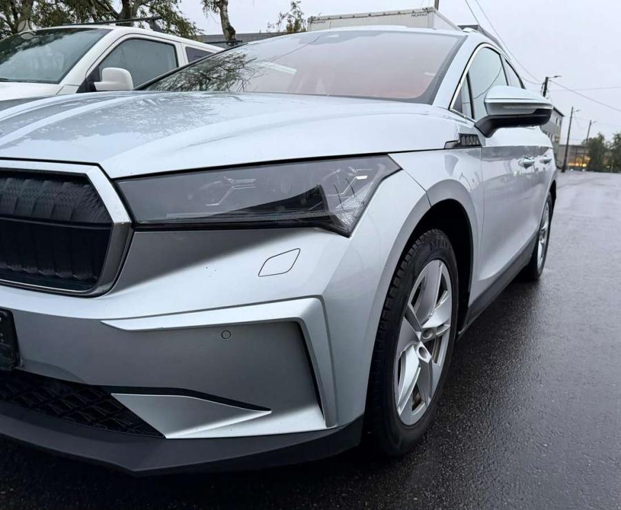 Grey Skoda Enyaq 2023 in Vilnius, with an engine capacity of 0.00 L and mileage of 210 thousand km for 15500 €, photo 1 on AUTOMOTO.COM.LV