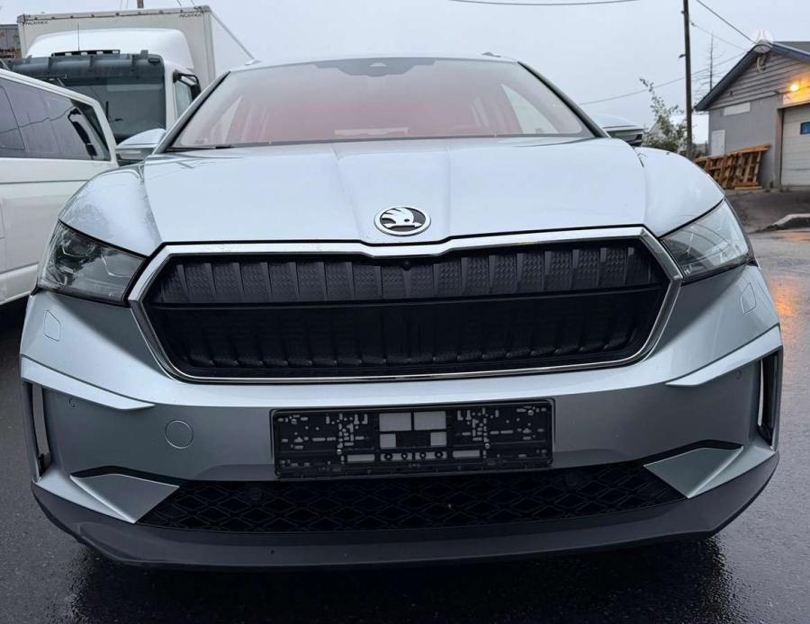 Grey Skoda Enyaq 2023 in Vilnius, with an engine capacity of 0.00 L and mileage of 210 thousand km for 15500 €, photo 3 on AUTOMOTO.COM.LV