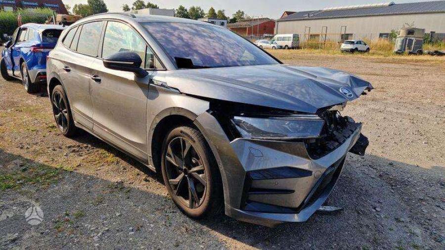 Pelēks Skoda Enyaq 2024 Klaipėda, ar dzinēja tilpumu 0.00 L un nobraukumu 44 tūkst. km par 19500 €, foto 5 vietnē AUTOMOTO.COM.LV