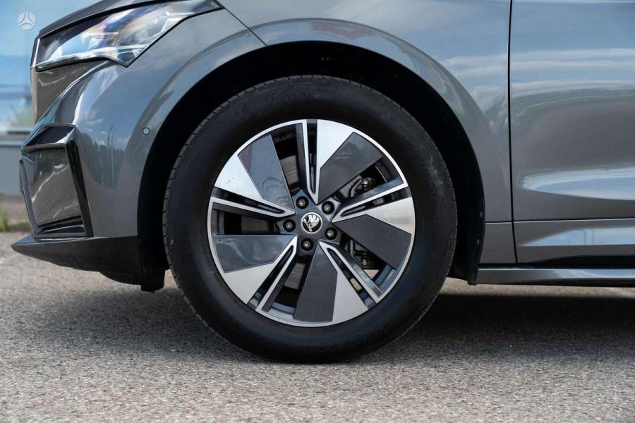 Grey Skoda Enyaq 2024 in Vilnius, with an engine capacity of 0.00 L and mileage of 34 thousand km for 38500 €, photo 9 on AUTOMOTO.COM.LV