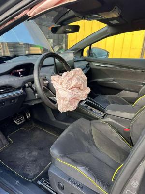 Pelēks Skoda Enyaq 2024 Klaipėda, ar dzinēja tilpumu 0.00 L un nobraukumu 44 tūkst. km par 18900 €, foto 8 vietnē AUTOMOTO.COM.LV
