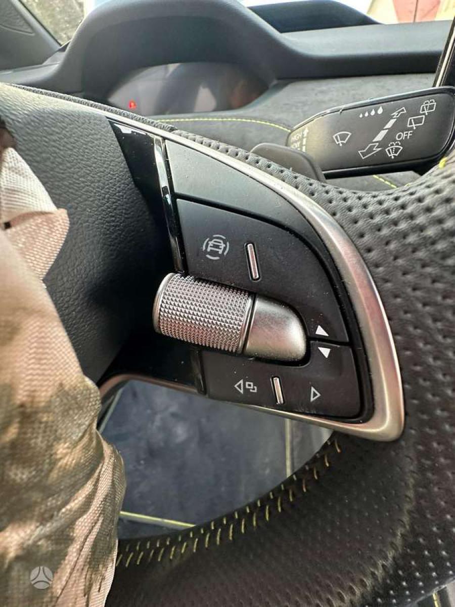 Pelēks Skoda Enyaq 2024 Klaipėda, ar dzinēja tilpumu 0.00 L un nobraukumu 44 tūkst. km par 18900 €, foto 18 vietnē AUTOMOTO.COM.LV