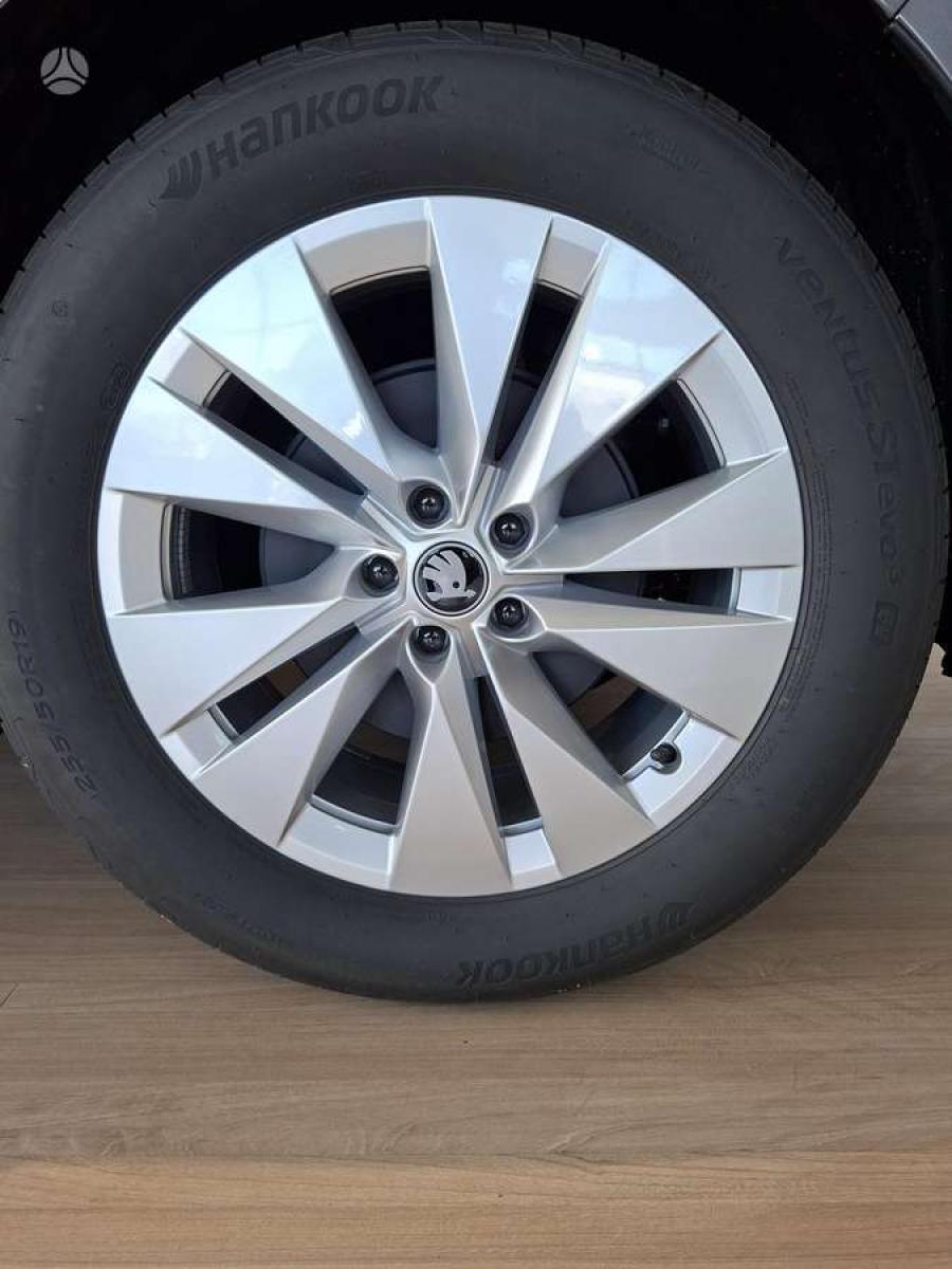 Grey Skoda Enyaq 2026 in Panevezys, with an engine capacity of 0.00 L and mileage of 0 thousand km for 48990 €, photo 9 on AUTOMOTO.COM.LV