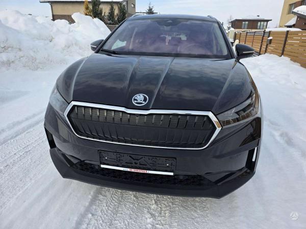 Black Skoda Enyaq iV 2021 in Siauliai, with an engine capacity of 0.00 L and mileage of 54 thousand km for 17250 €, photo 3 on AUTOMOTO.COM.LV