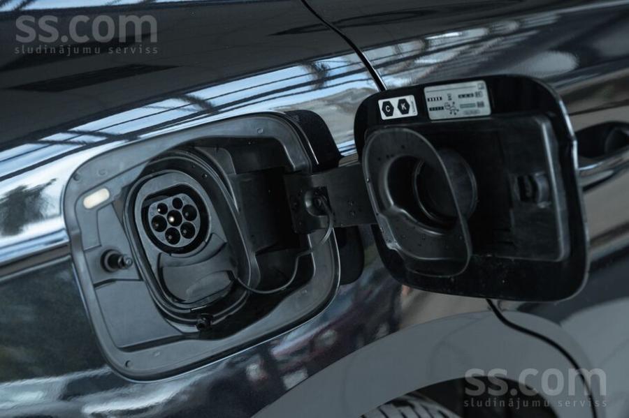 Black Skoda Enyaq iV 2021 in Riga, with an engine capacity of 0.00 L and mileage of 187 thousand km for 21900 €, photo 12 on AUTOMOTO.COM.LV