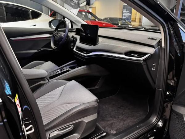 Melns Skoda Enyaq iV 2021 Mārupe, ar dzinēja tilpumu 0.00 L un nobraukumu 70 tūkst. km par 22990 €, foto 9 vietnē AUTOMOTO.COM.LV