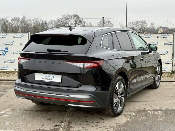 Black Skoda Enyaq iV 2022 in Vilnius, with an engine capacity of 0.00 L and mileage of 132 thousand km for 24800 €, photo 2 on AUTOMOTO.COM.LV