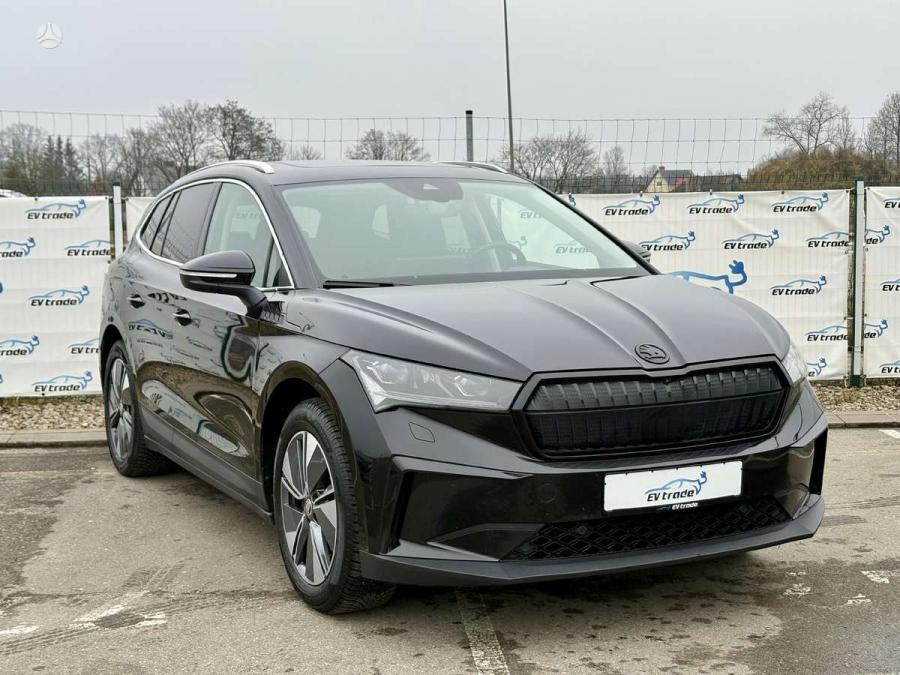 Black Skoda Enyaq iV 2022 in Vilnius, with an engine capacity of 0.00 L and mileage of 132 thousand km for 24800 €, photo 3 on AUTOMOTO.COM.LV