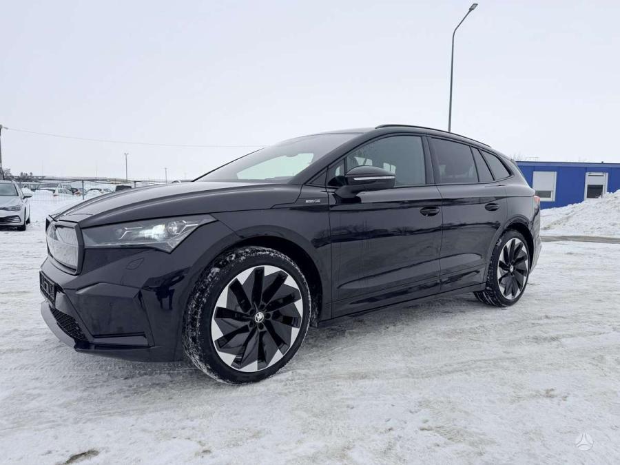 Black Skoda Enyaq iV 2023 in Siauliai, with an engine capacity of 0.00 L and mileage of 83 thousand km for 22900 €, photo 1 on AUTOMOTO.COM.LV
