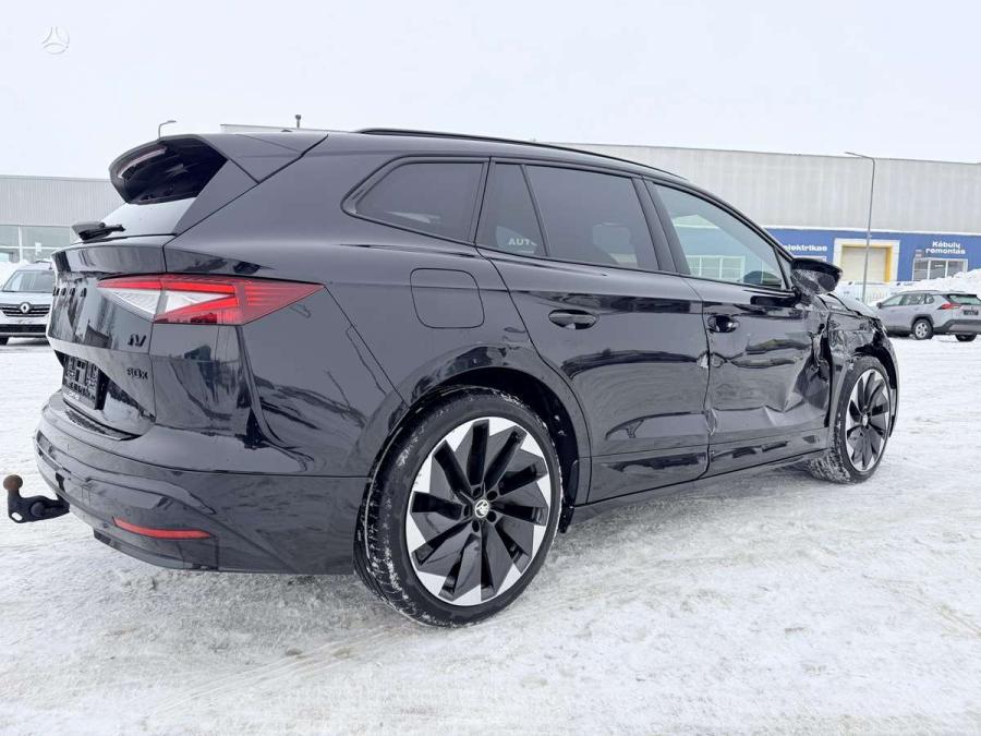 Black Skoda Enyaq iV 2023 in Siauliai, with an engine capacity of 0.00 L and mileage of 83 thousand km for 22900 €, photo 4 on AUTOMOTO.COM.LV
