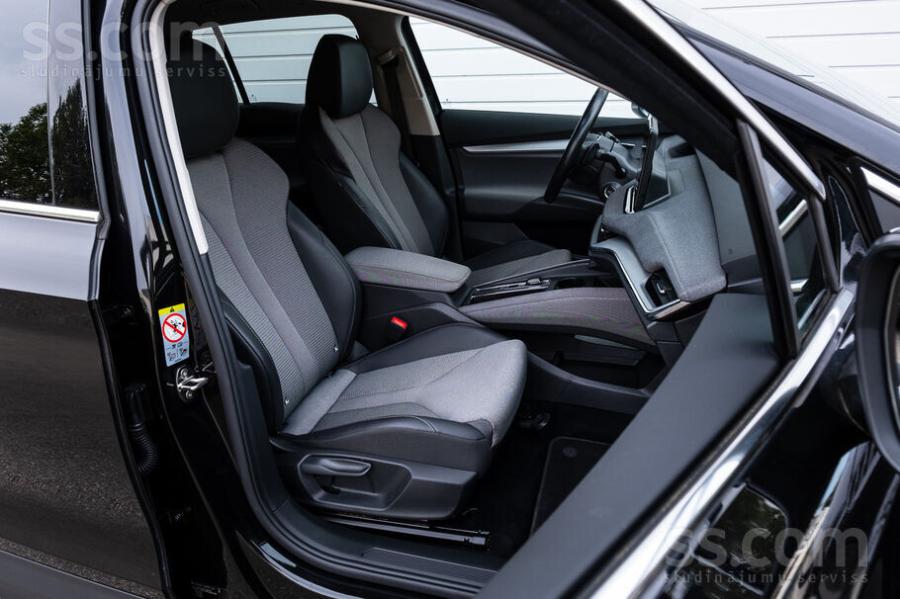 Black Skoda Enyaq iV 2023 in Riga, with an engine capacity of 0.00 L and mileage of 67 thousand km for 33950 €, photo 7 on AUTOMOTO.COM.LV