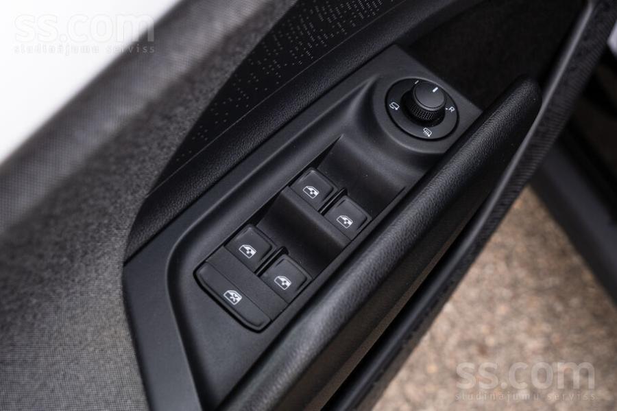 Black Skoda Enyaq iV 2023 in Riga, with an engine capacity of 0.00 L and mileage of 67 thousand km for 33950 €, photo 23 on AUTOMOTO.COM.LV