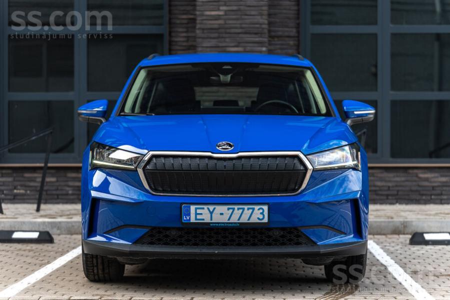 Blue Skoda Enyaq iV 2021 in Riga, with an engine capacity of 0.00 L and mileage of 49 thousand km for 26490 €, photo 8 on AUTOMOTO.COM.LV