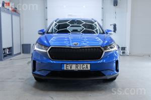 Blue Skoda Enyaq iV 2021 in Riga, with an engine capacity of 0.00 L and mileage of 135 thousand km for 23990 €, photo 3 on AUTOMOTO.COM.LV