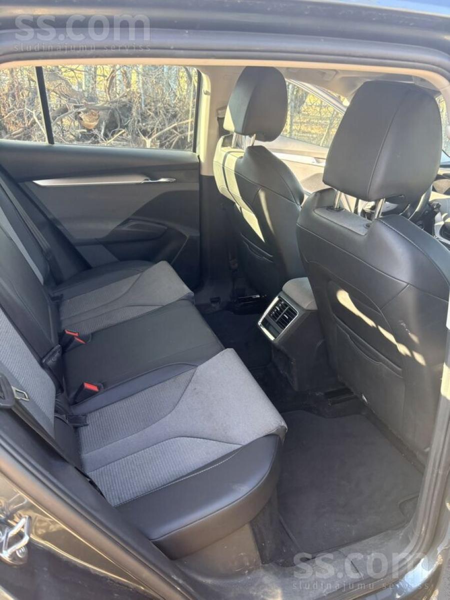 Grey Skoda Enyaq iV 2021 in Riga, with an engine capacity of 0.00 L and mileage of 156 thousand km for 18900 €, photo 5 on AUTOMOTO.COM.LV