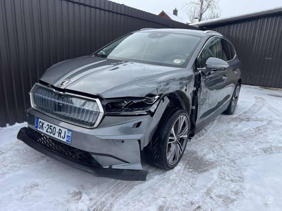 Grey Skoda Enyaq iV 2022 in Kaunas, with an engine capacity of 0.00 L and mileage of 120 thousand km for 9700 €, photo 1 on AUTOMOTO.COM.LV