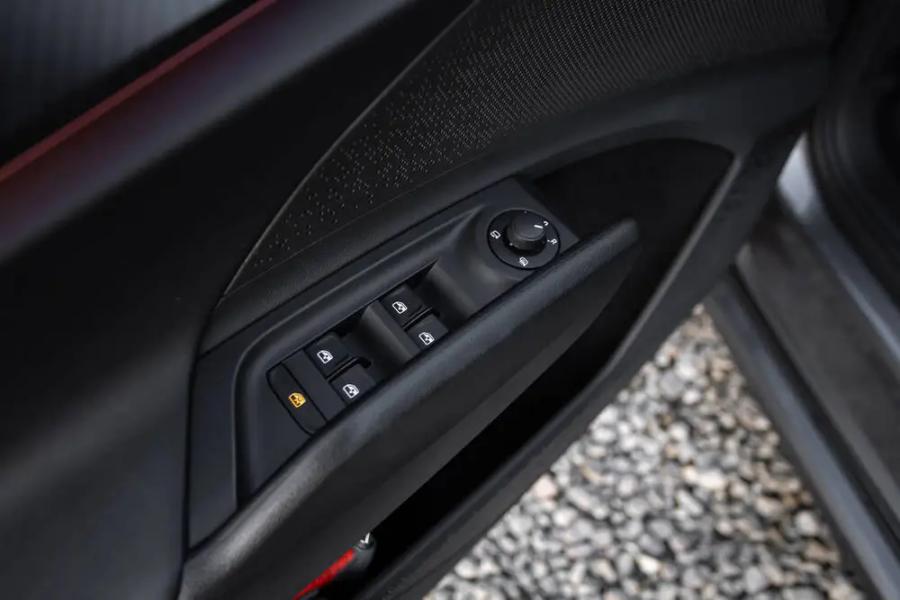 Pelēks Skoda Enyaq iV 2022 Jelgava, ar dzinēja tilpumu 0.00 L un nobraukumu 184 tūkst. km par 21900 €, foto 13 vietnē AUTOMOTO.COM.LV