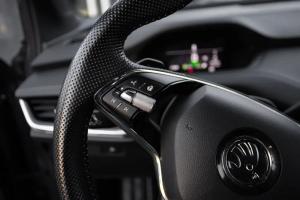 Pelēks Skoda Enyaq iV 2022 Jelgava, ar dzinēja tilpumu 0.00 L un nobraukumu 184 tūkst. km par 21900 €, foto 22 vietnē AUTOMOTO.COM.LV