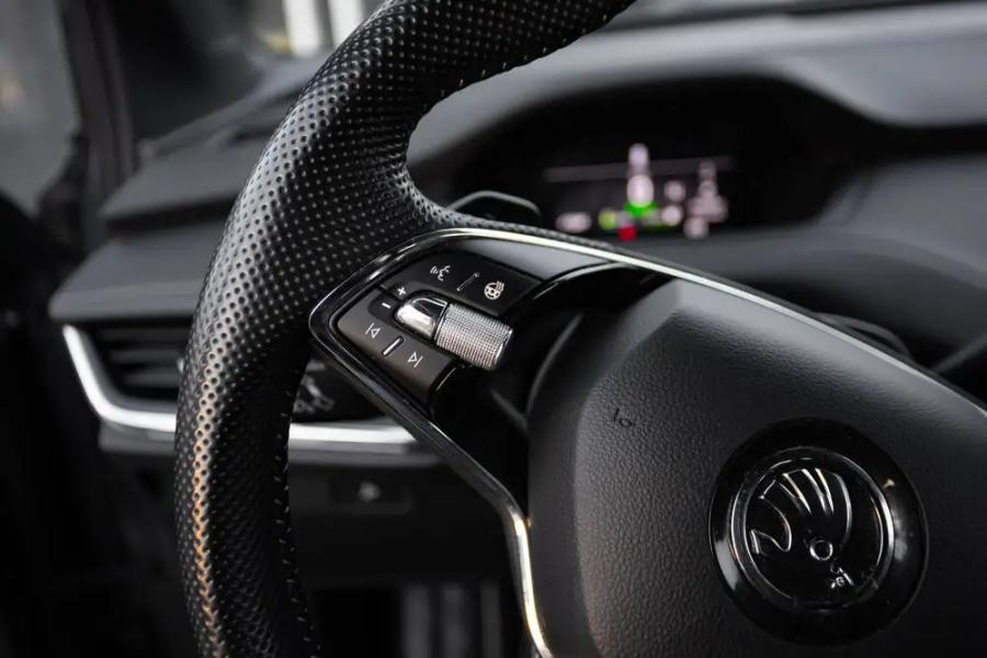 Pelēks Skoda Enyaq iV 2022 Jelgava, ar dzinēja tilpumu 0.00 L un nobraukumu 184 tūkst. km par 21900 €, foto 22 vietnē AUTOMOTO.COM.LV