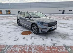 Pelēks Skoda Enyaq iV 2023 Klaipėda, ar dzinēja tilpumu 0.00 L un nobraukumu 32 tūkst. km par 28750 €, foto 2 vietnē AUTOMOTO.COM.LV