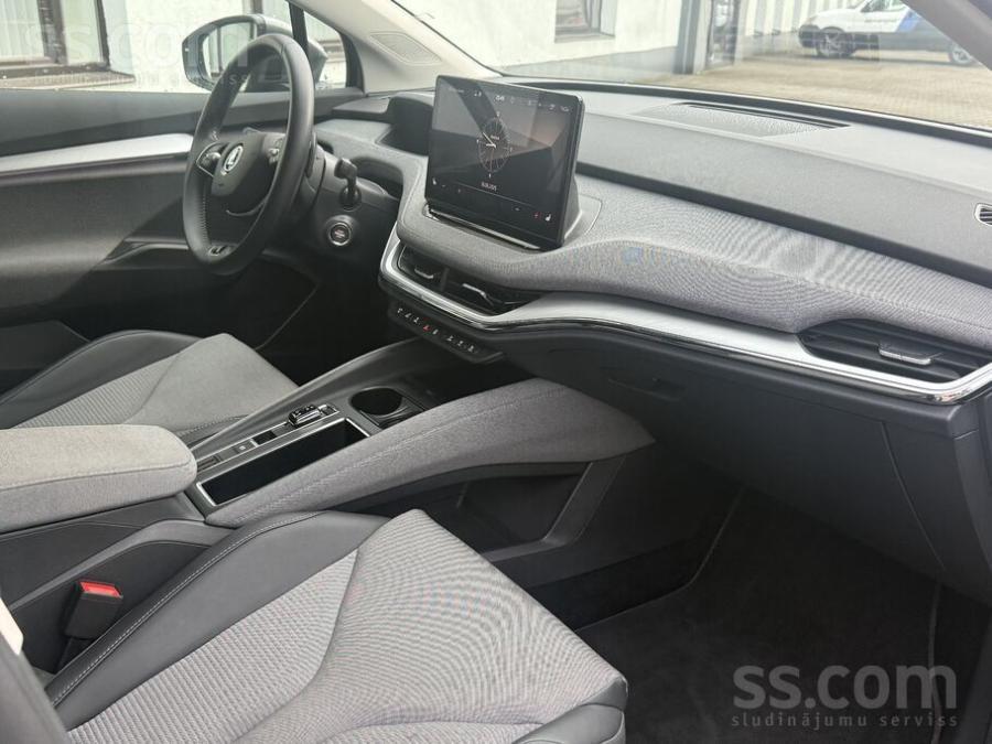 Pelēks Skoda Enyaq iV 2024 Rīga, ar dzinēja tilpumu 0.00 L un nobraukumu 0 tūkst. km par 30500 €, foto 8 vietnē AUTOMOTO.COM.LV
