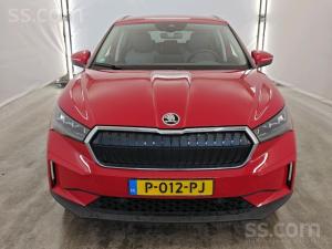 Red Skoda Enyaq iV 2022 in Ogre, with an engine capacity of 0.00 L and mileage of 145 thousand km for 24770 €, photo 3 on AUTOMOTO.COM.LV