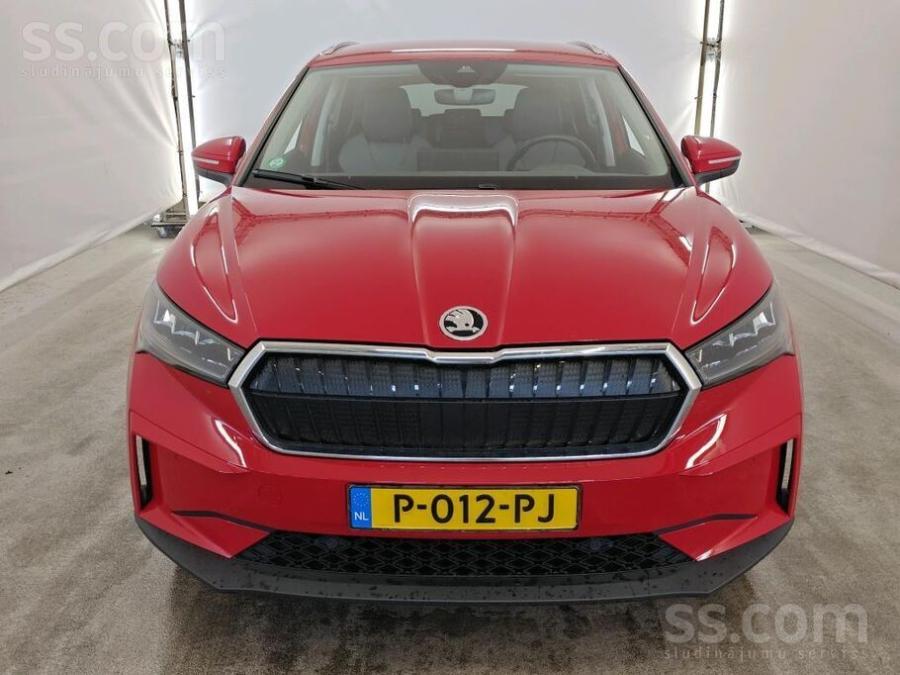 Red Skoda Enyaq iV 2022 in Ogre, with an engine capacity of 0.00 L and mileage of 145 thousand km for 24770 €, photo 3 on AUTOMOTO.COM.LV
