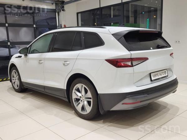 White Skoda Enyaq iV 2022 in Riga, with an engine capacity of 0.00 L and mileage of 71 thousand km for 23290 €, photo 4 on AUTOMOTO.COM.LV