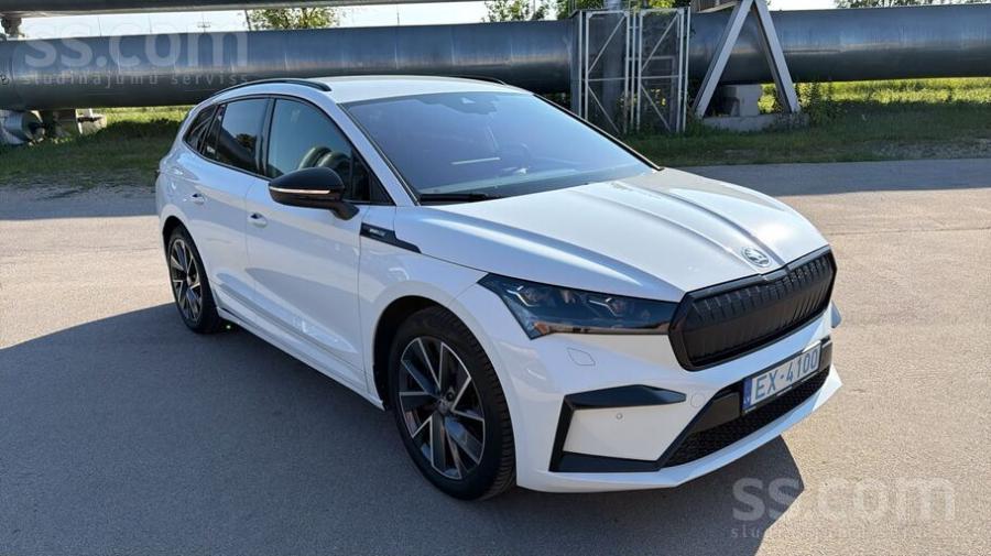 White Skoda Enyaq iV 2022 in Riga, with an engine capacity of 0.00 L and mileage of 68 thousand km for 32000 €, photo 3 on AUTOMOTO.COM.LV