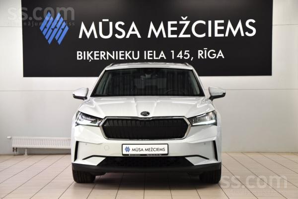 White Skoda Enyaq iV 2022 in Riga, with an engine capacity of 0.00 L and mileage of 103 thousand km for 24490 €, photo 3 on AUTOMOTO.COM.LV
