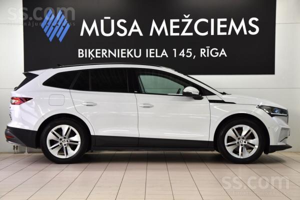 White Skoda Enyaq iV 2022 in Riga, with an engine capacity of 0.00 L and mileage of 103 thousand km for 24490 €, photo 5 on AUTOMOTO.COM.LV