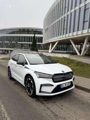White Skoda Enyaq iV 2023 in Vilnius, with an engine capacity of 0.00 L and mileage of 80 thousand km for 33000 €, photo 2 on AUTOMOTO.COM.LV