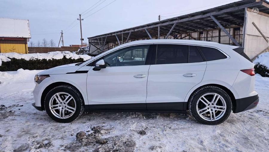 White Skoda Enyaq iV 2023 in Klaipeda, with an engine capacity of 0.00 L and mileage of 47 thousand km for 24900 €, photo 6 on AUTOMOTO.COM.LV