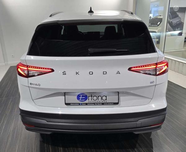 Balts Skoda Enyaq iV 2024 Šauļi, ar dzinēja tilpumu 0.00 L un nobraukumu 29 tūkst. km par 29900 €, foto 8 vietnē AUTOMOTO.COM.LV