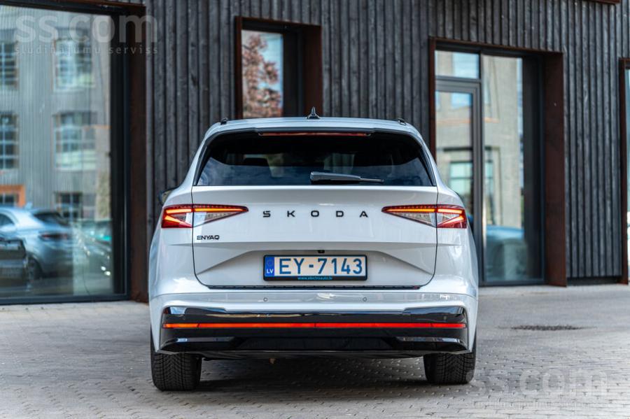 Balts Skoda Enyaq iV 2024 Rīga, ar dzinēja tilpumu 0.00 L un nobraukumu 14 tūkst. km par 43500 €, foto 5 vietnē AUTOMOTO.COM.LV