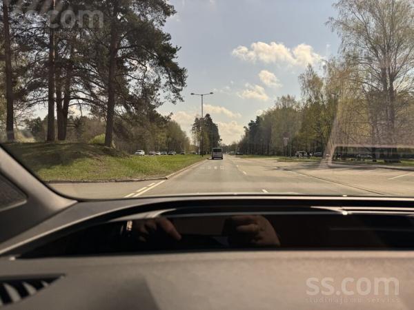 White Skoda Enyaq iV 2024 in Riga, with an engine capacity of 0.00 L and mileage of 110 thousand km for 34990 €, photo 10 on AUTOMOTO.COM.LV
