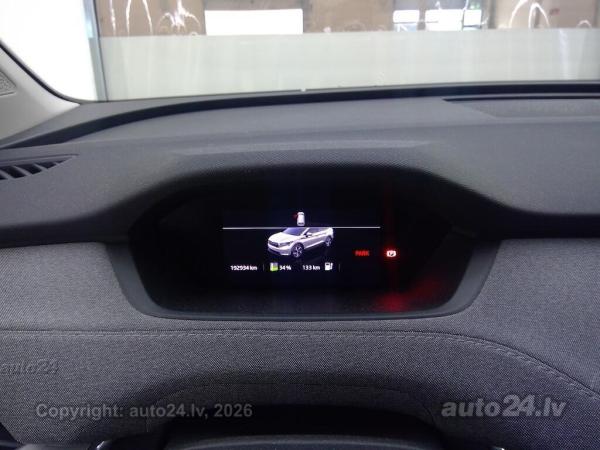 White Skoda Enyaq 2022 in Tartu, with an engine capacity of 0.00 L and mileage of 192 thousand km for 24900 €, photo 6 on AUTOMOTO.COM.LV