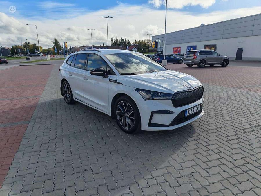 White Skoda Enyaq 2023 in Klaipeda, with an engine capacity of 0.00 L and mileage of 58 thousand km for 28700 €, photo 4 on AUTOMOTO.COM.LV