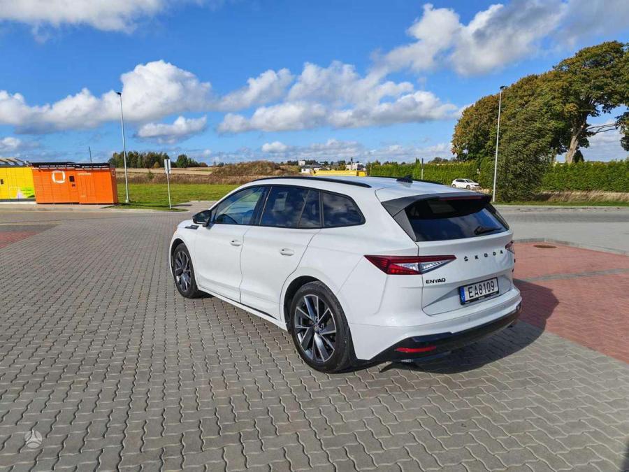 White Skoda Enyaq 2023 in Klaipeda, with an engine capacity of 0.00 L and mileage of 58 thousand km for 28700 €, photo 5 on AUTOMOTO.COM.LV