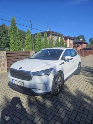White Skoda Enyaq 2022 in Palanga, with an engine capacity of 0.00 L and mileage of 59 thousand km for 22750 €, photo 3 on AUTOMOTO.COM.LV