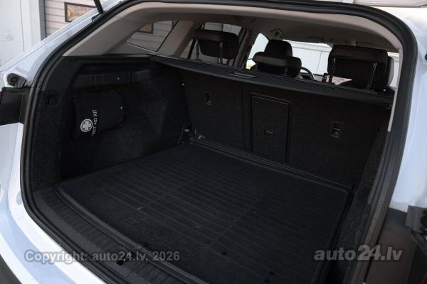 White Skoda Enyaq 2021 in Jelgava, with an engine capacity of 0.00 L and mileage of 128 thousand km for 27106 €, photo 11 on AUTOMOTO.COM.LV