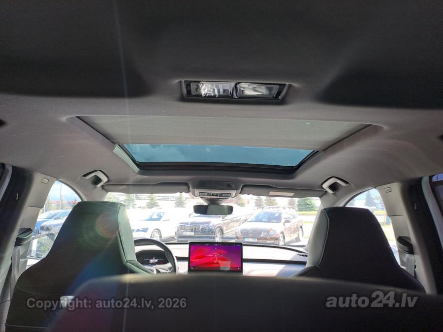 White Skoda Enyaq 2022 in Tartu, with an engine capacity of 0.00 L and mileage of 106 thousand km for 29900 €, photo 9 on AUTOMOTO.COM.LV